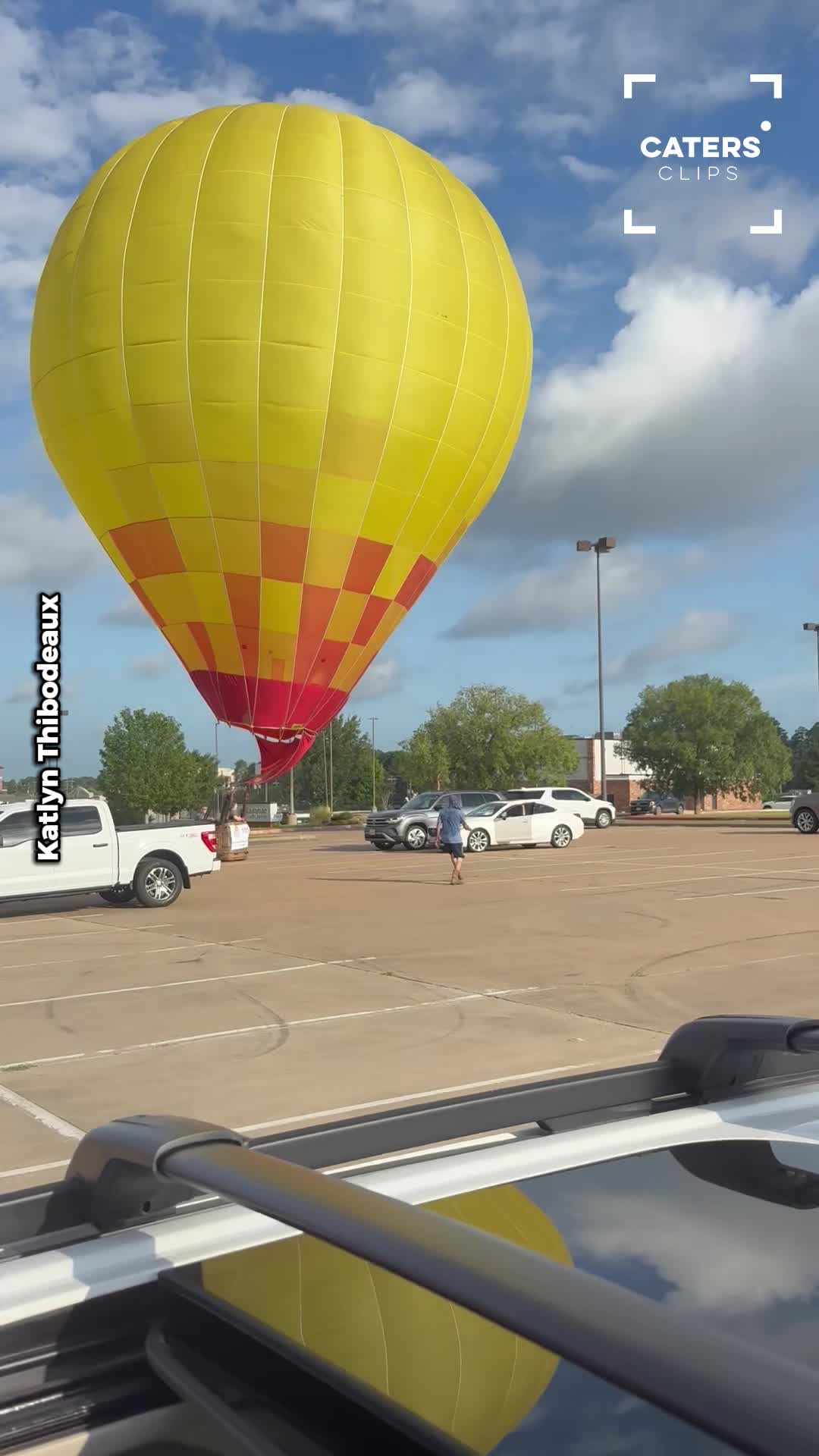 Texas spectators stunned by unexpected hot air balloon incident