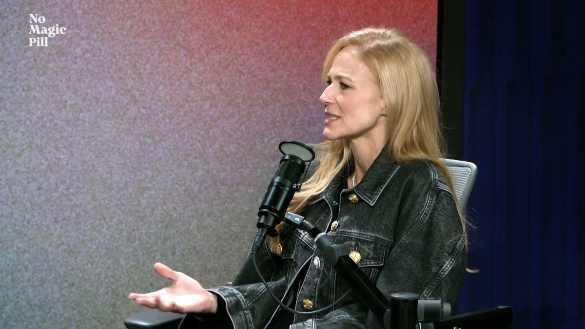 Singer Jewel exposes mom Nedra Carroll's 'deep, deep betrayal' after ...