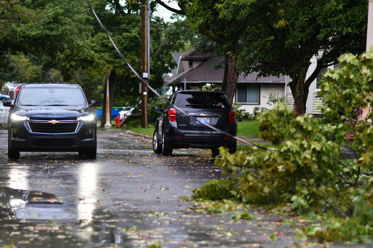 Destructive winds to hit Illinois Wednesday. Prepare for power outages