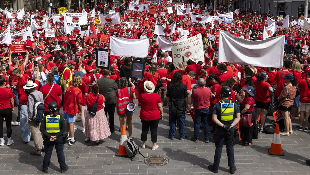 Victoria's allied health workers stage first 24-hour strike over pay