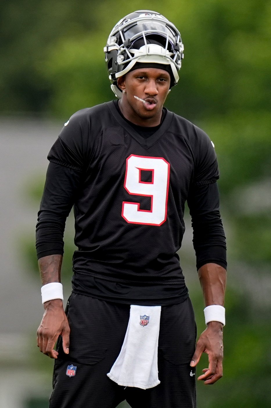 Sacks leader Pearce returns to Falcons for minicamp following a ...