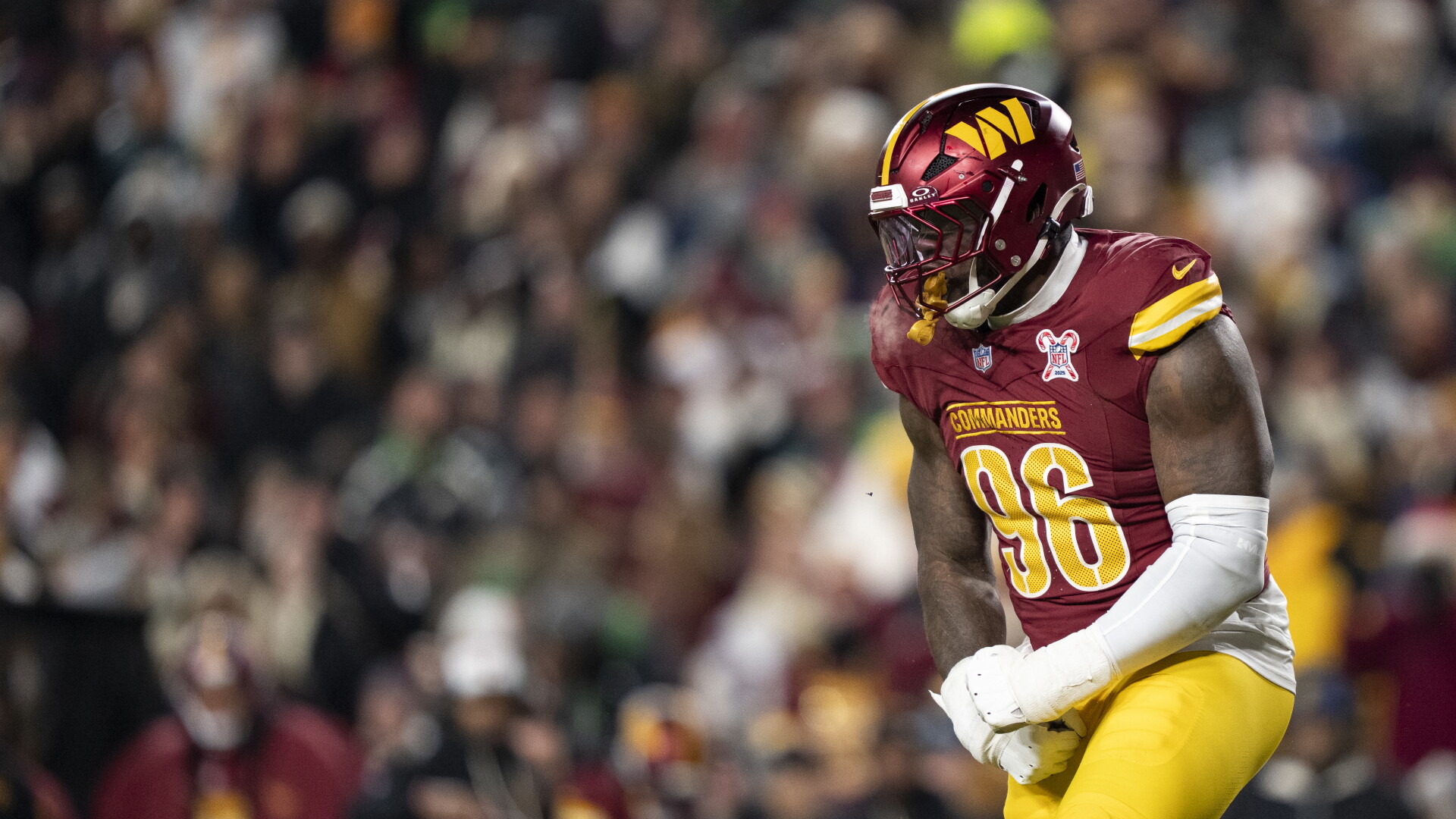 Titans sign DL Jalyn Holmes, C Andre James