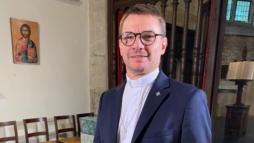 Mgr Lejeune nous invite à voyager autrement cet été