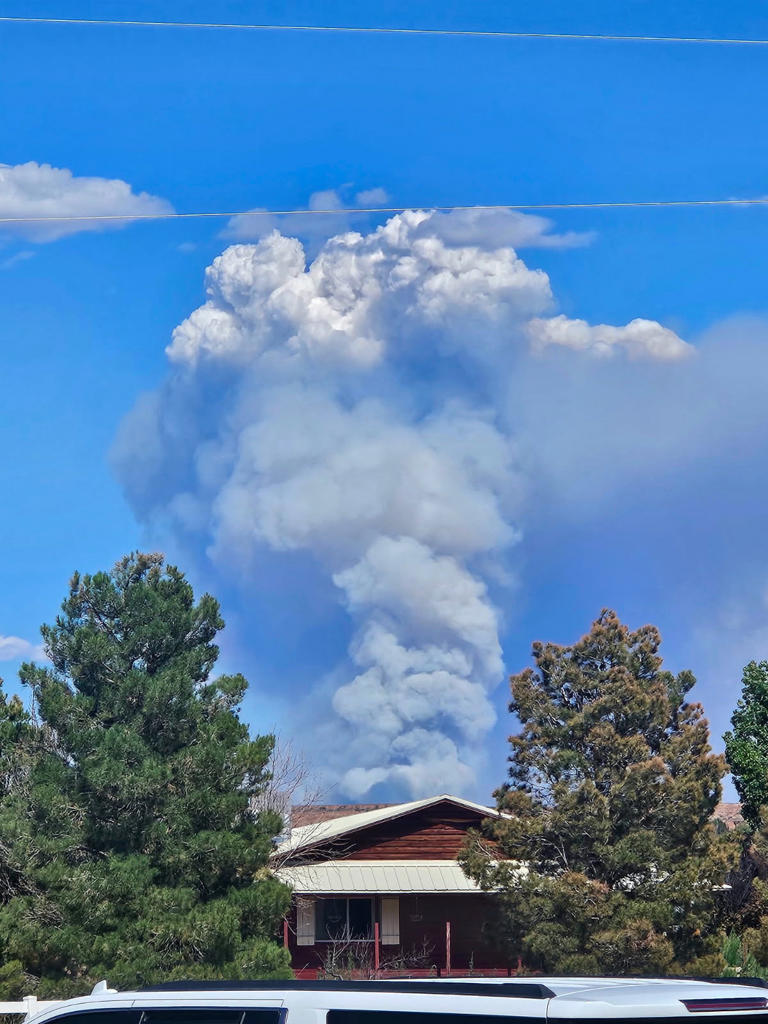 Wildfire near Utah-Arizona border grows to 1,000 acres, structures ...