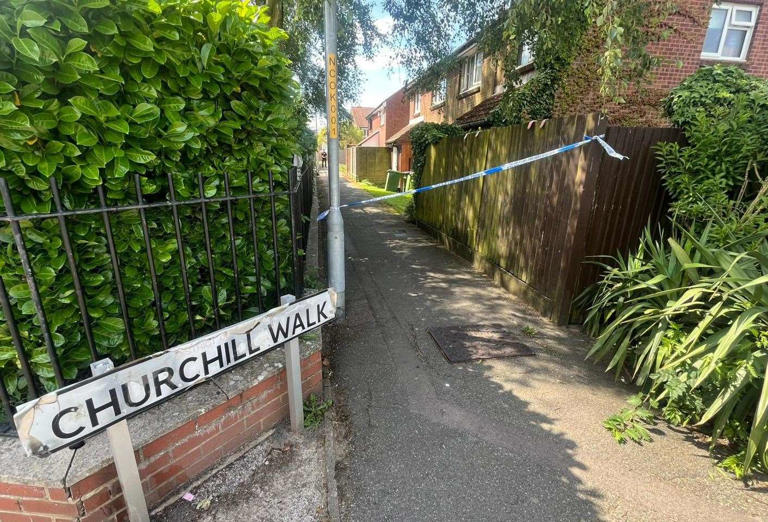 Part of the Meade in Hawkinge closed off as bomb disposal team called out