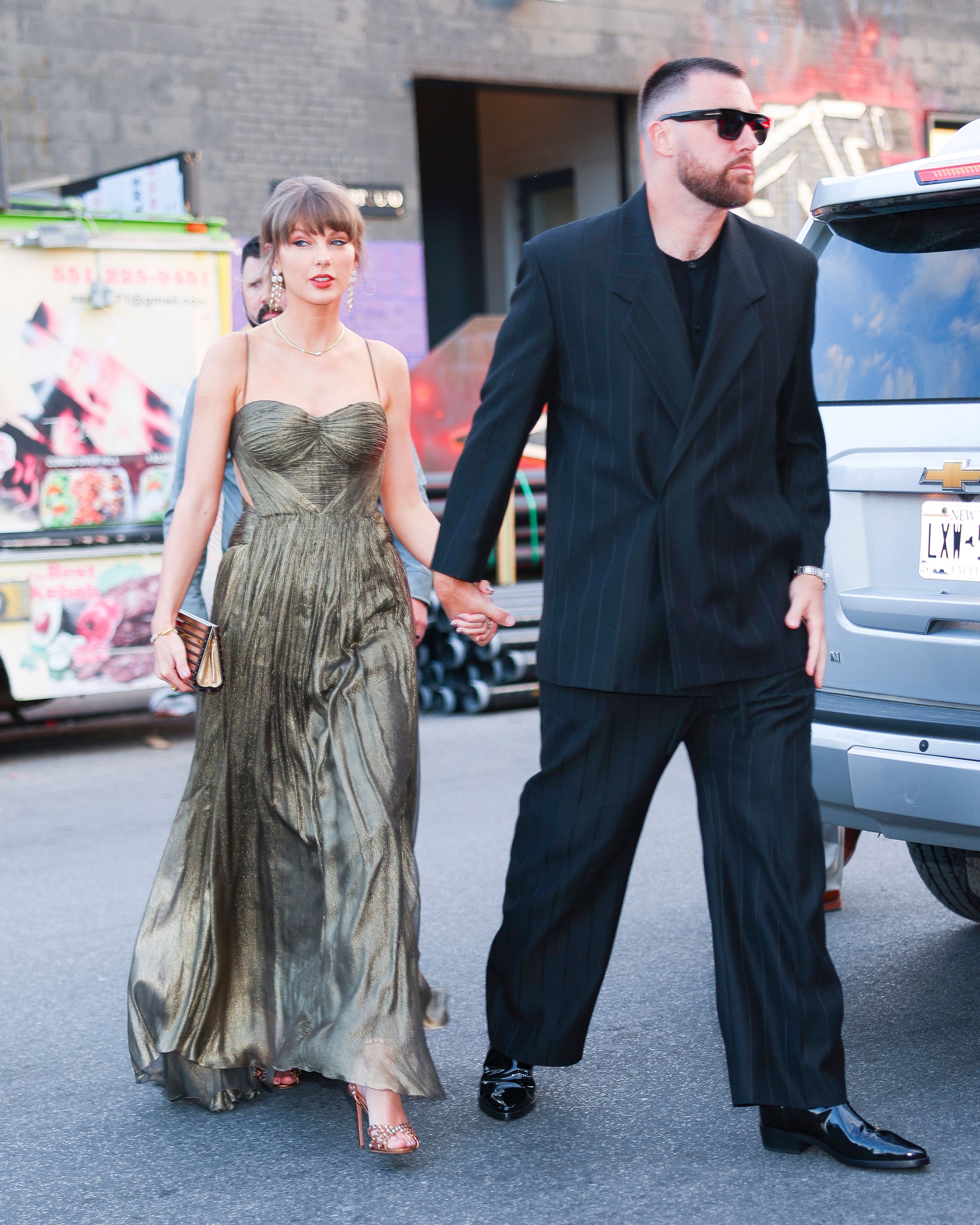 Taylor Swift's 'sandwich method' styling trick is the easiest way to ...