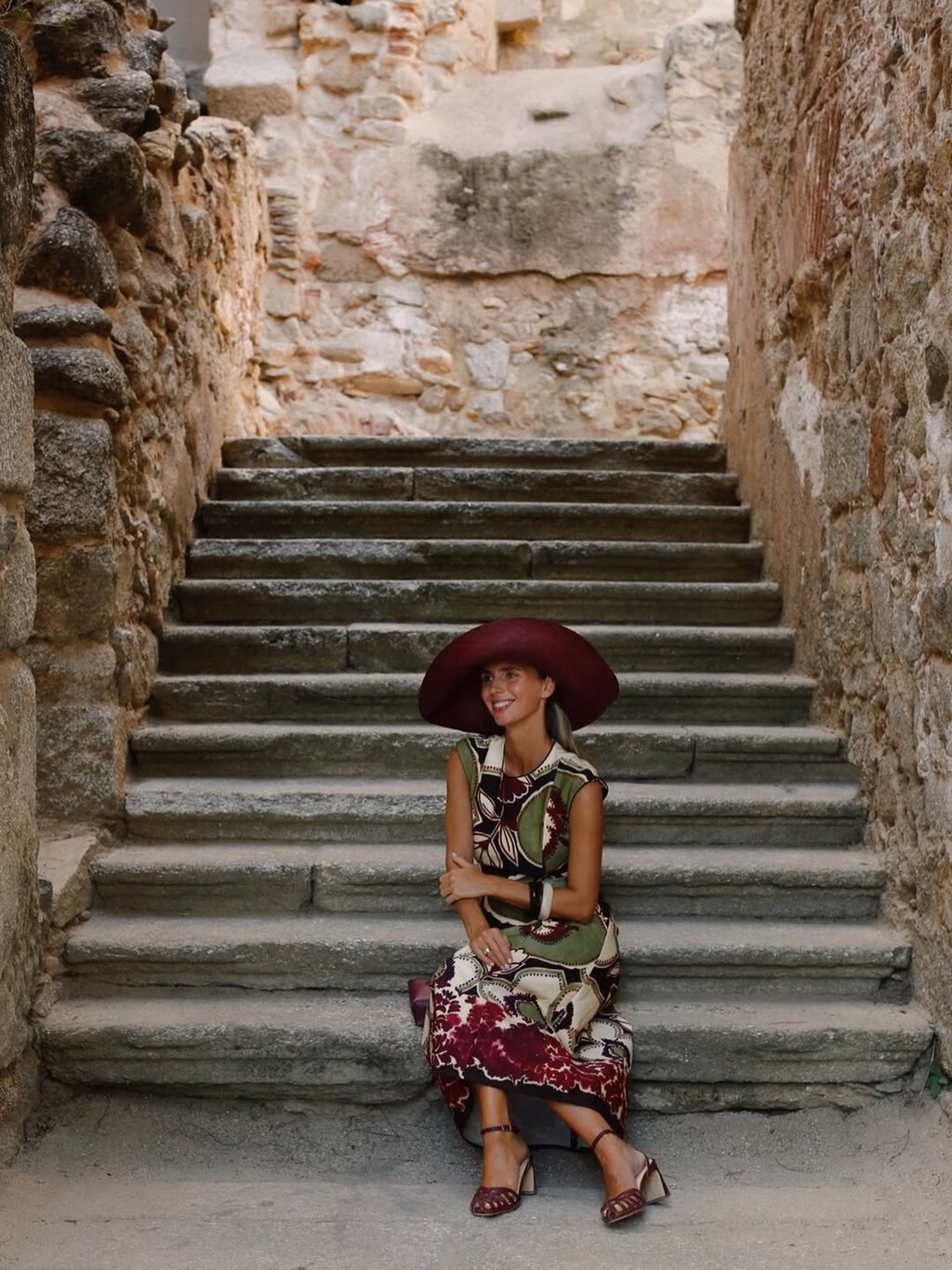 Los cinco vestidos de flores de Zara y Mango, frescos y elegantes, que ...
