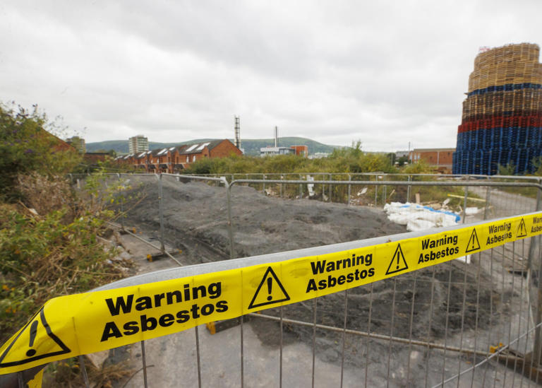 'Utterly depressing' - South Belfast bonfire organisers sell 'asbestos ...