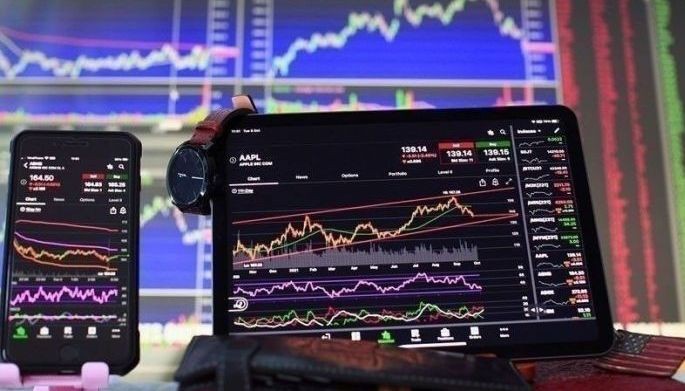 PSEi slips on last-minute profit taking