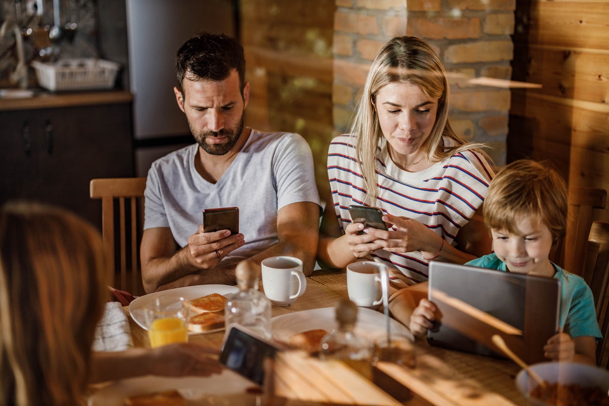 70% of kids on devices during dinner - and even more parents are too