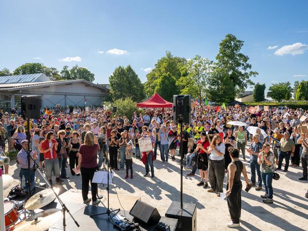 AfD-Treffen in Moosburg: Drinnen Jubel für Alice Weidel, draußen ...