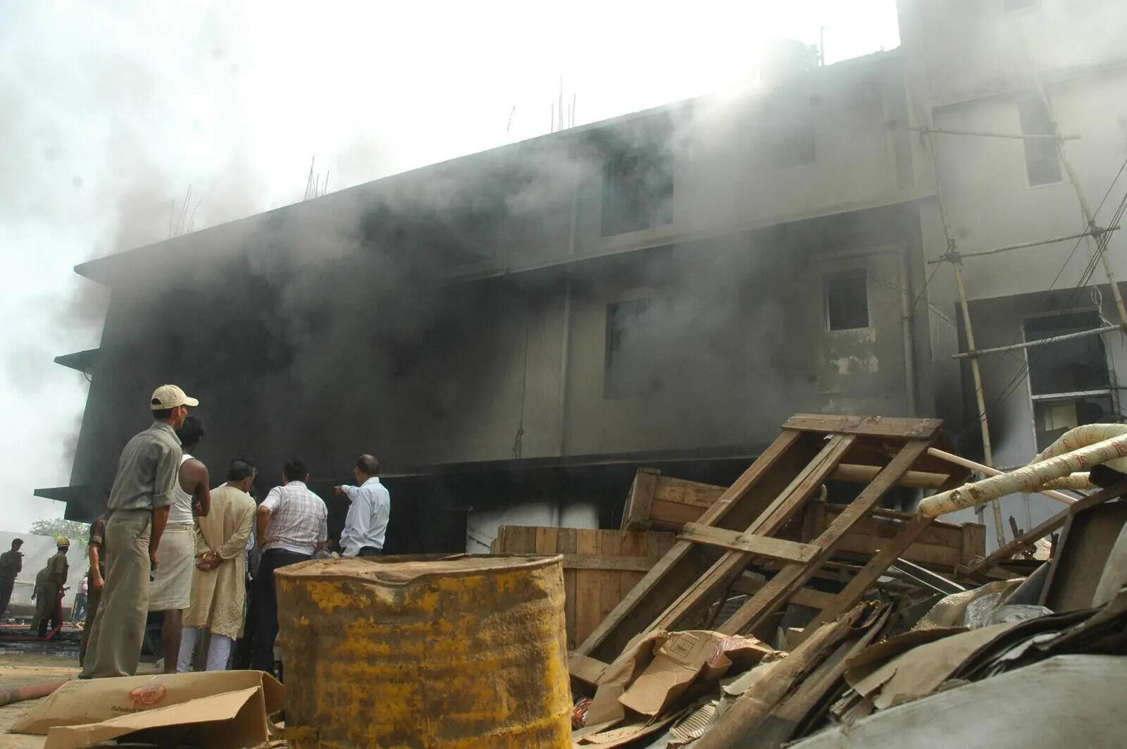 Electric two-wheeler warehouse gutted in Moosapet, Hyderabad
