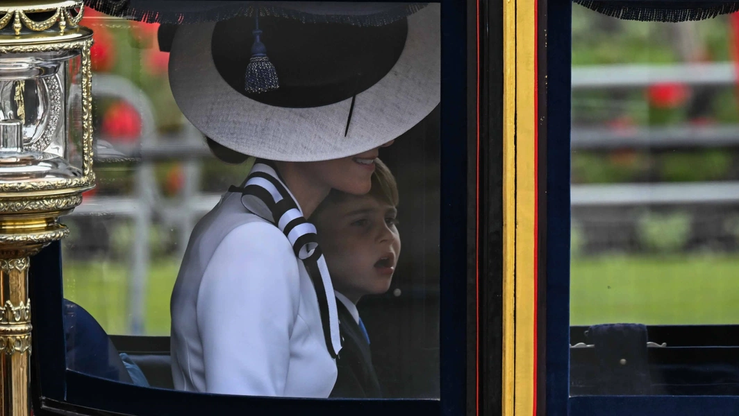 Kate Middleton keeps composure amid boos at Trooping the Colour