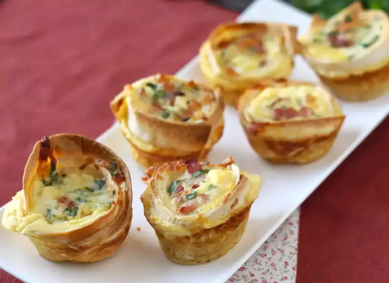 Muffins de tortillas con bacon y mozzarella