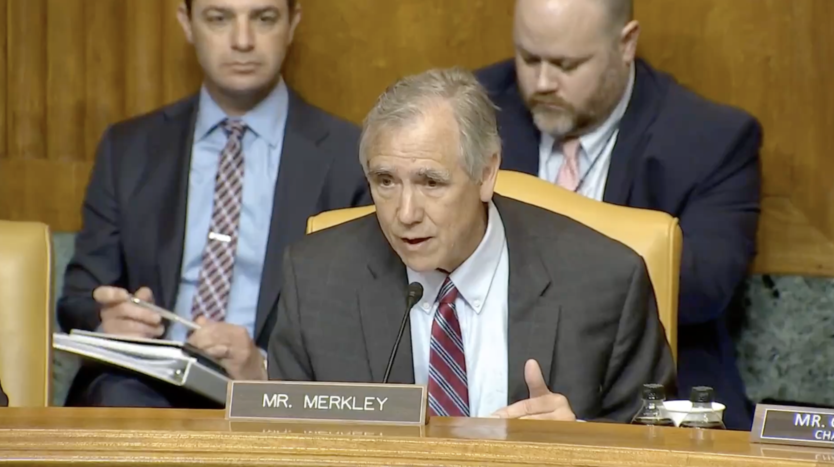 'Your resume is a bit thin': Senator Jeff Merkley grills deputy OMB ...