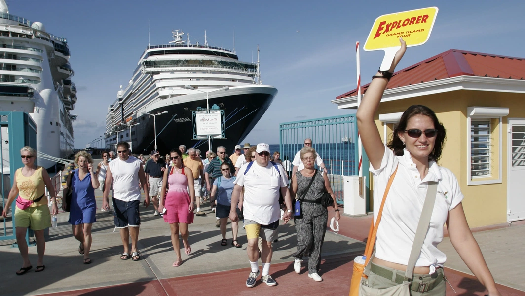 Cruise excursions vs independent port exploration