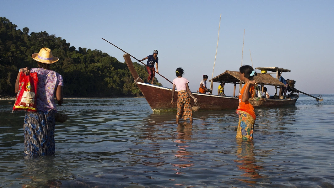 Sea nomads’ lives, traditions, and adaptations