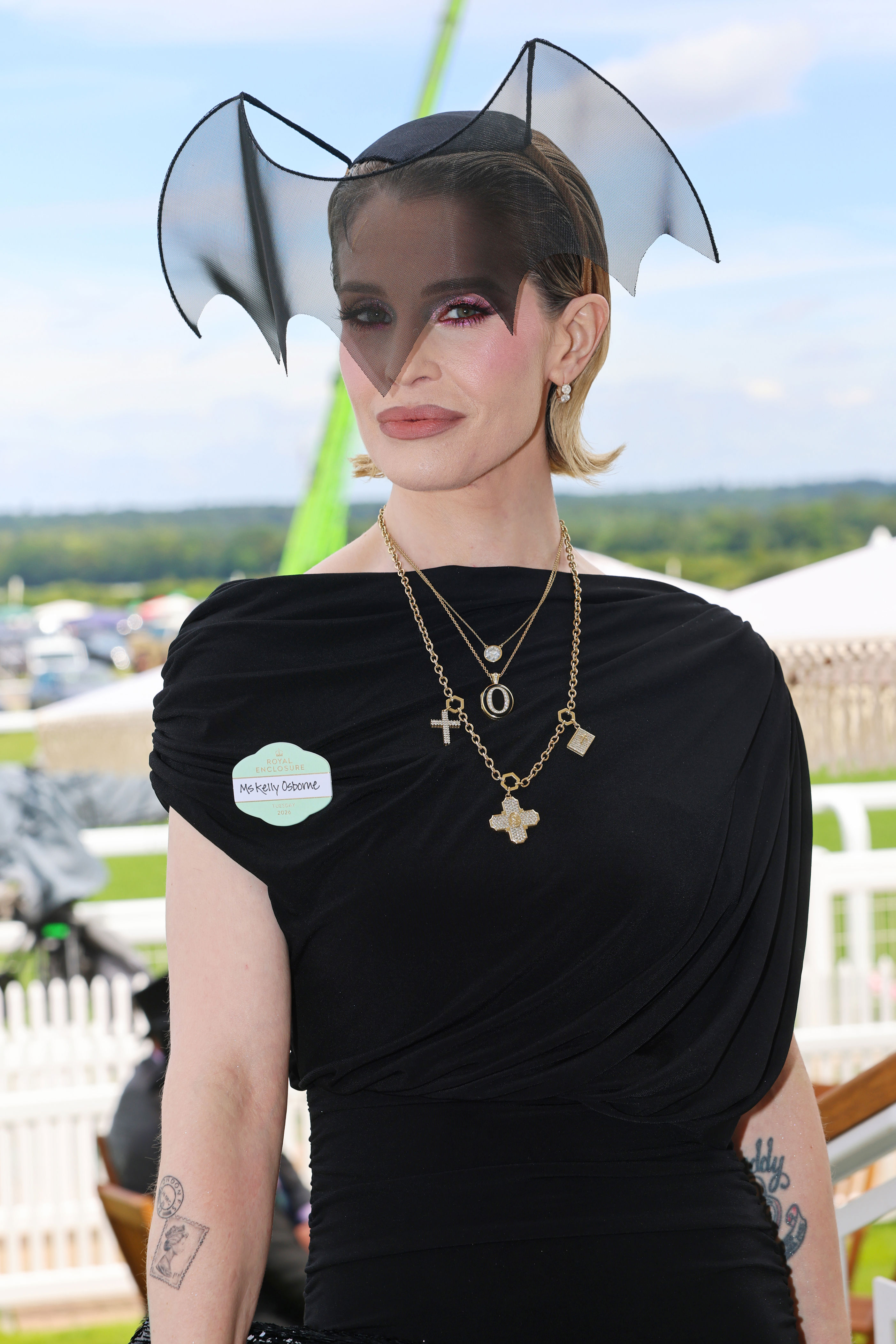 Kelly Osbourne honors late dad Ozzy with bat-shaped fascinator at Royal ...