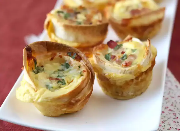 Muffins de tortillas con bacon y mozzarella