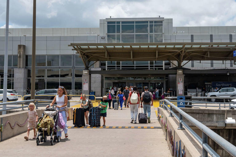 Austin-Bergstrom airport to receive record-breaking federal grant for ...