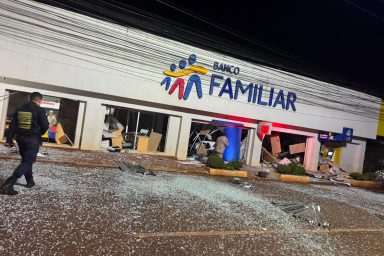 Grupo armado asalta con explosivos tres bancos y una casa de cambios en ...