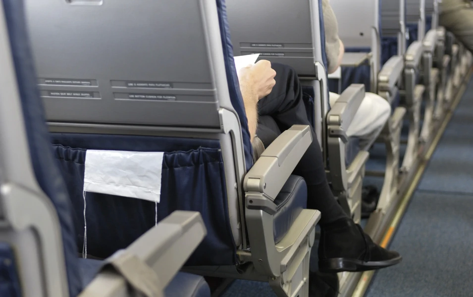 Viral plane photo reignites debate over passenger space