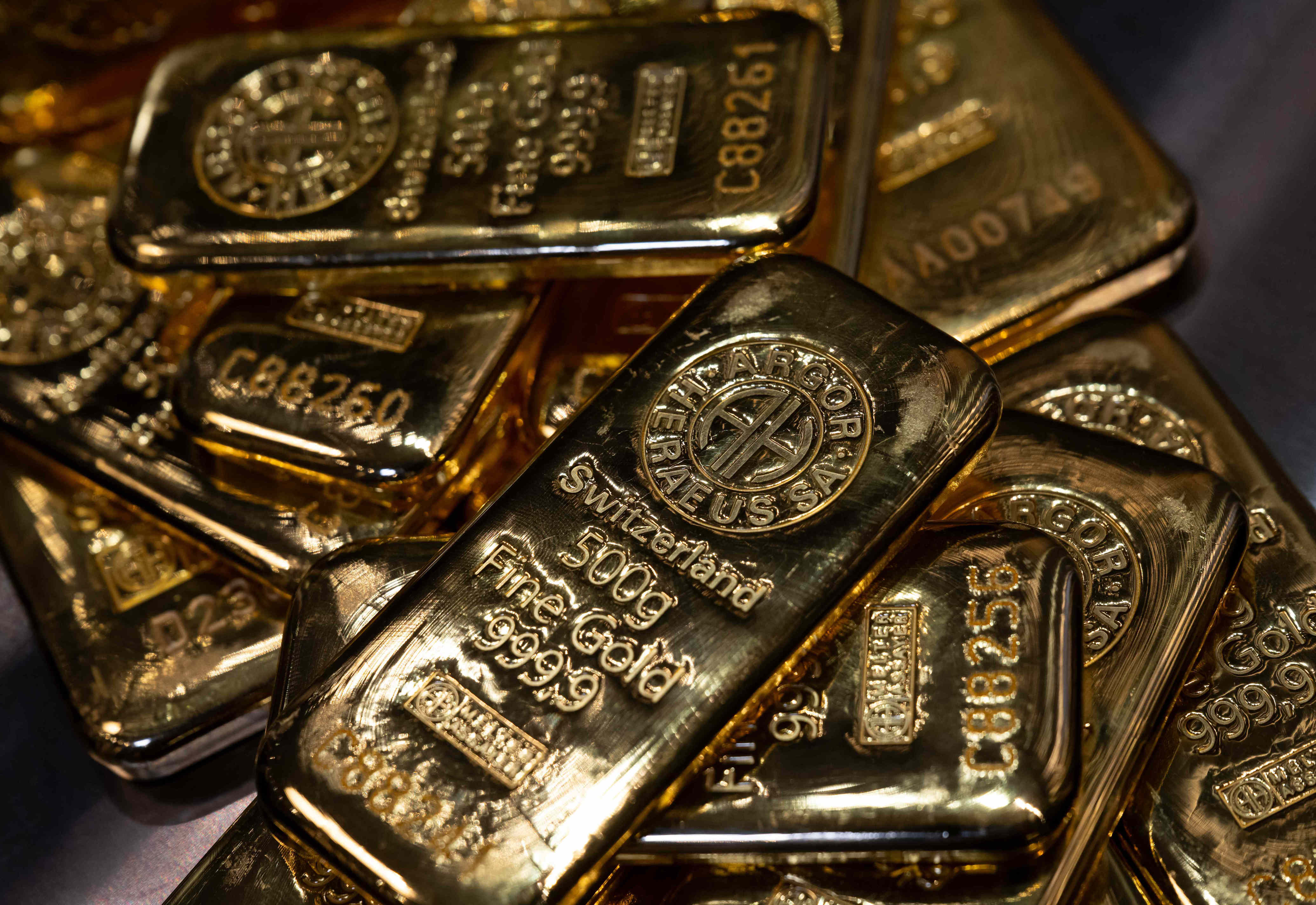 Wall Street’s gold analysts are pricing in Middle East peace—and they ...