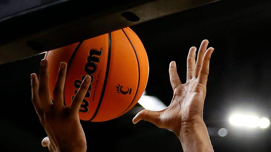 Cincinnati Bearcats basketball hires additional assistant coach for ...
