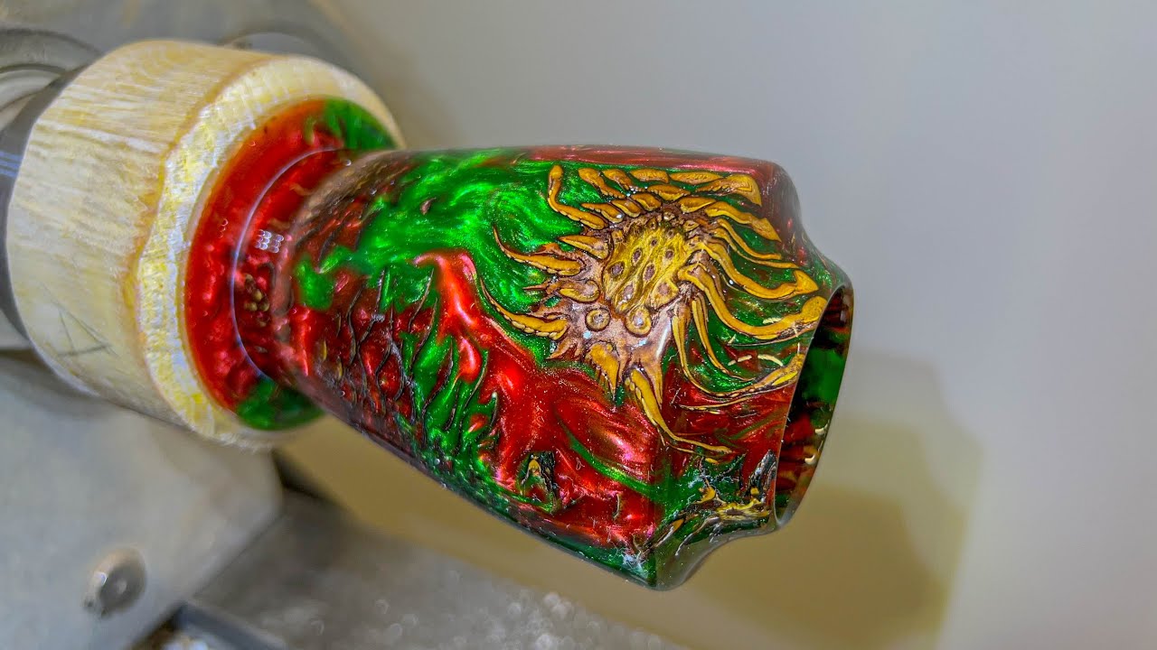 Woodturning a hybrid vase with epoxy resin