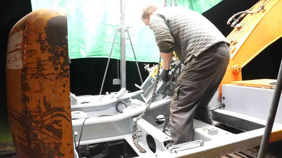 Installing valve block on Hitachi EX120-2 excavator