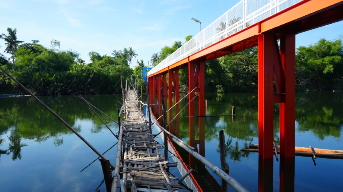 DPWH completes temporary steel bridge in Agno to restore crucial ...