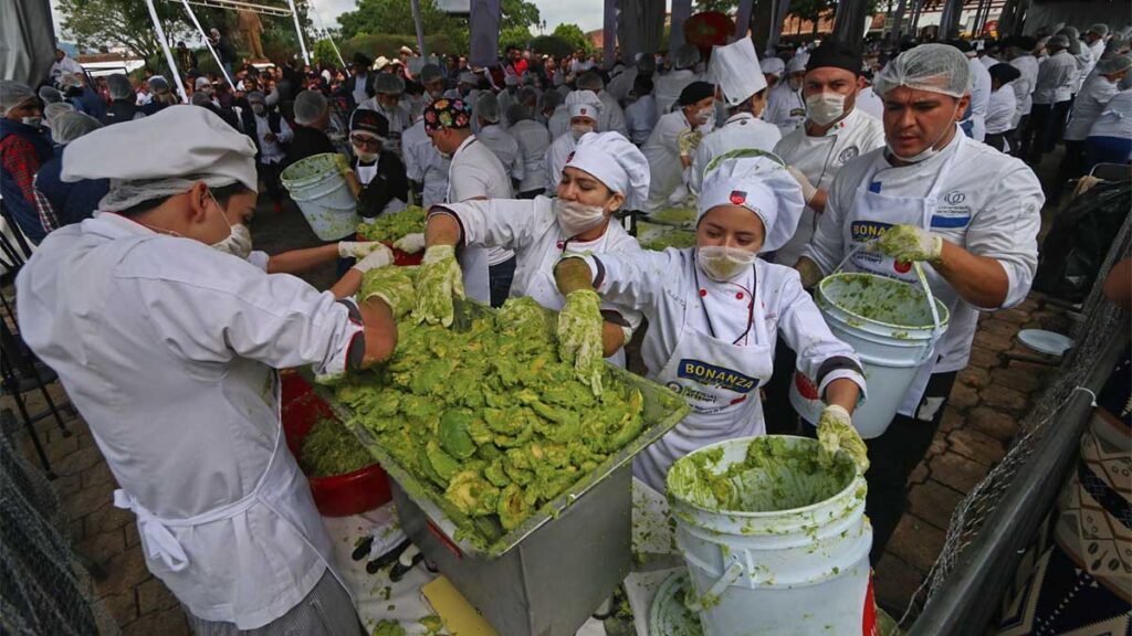Jalisco va por el récord Guinness del guacamole más grande del mundo ...