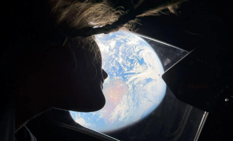 Artemis II astronaut snaps one of the most unusual Earth images ever ...