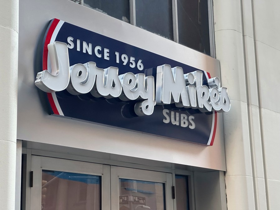 This restaurant dethrones Chick-fil-A as America’s favorite fast-food spot