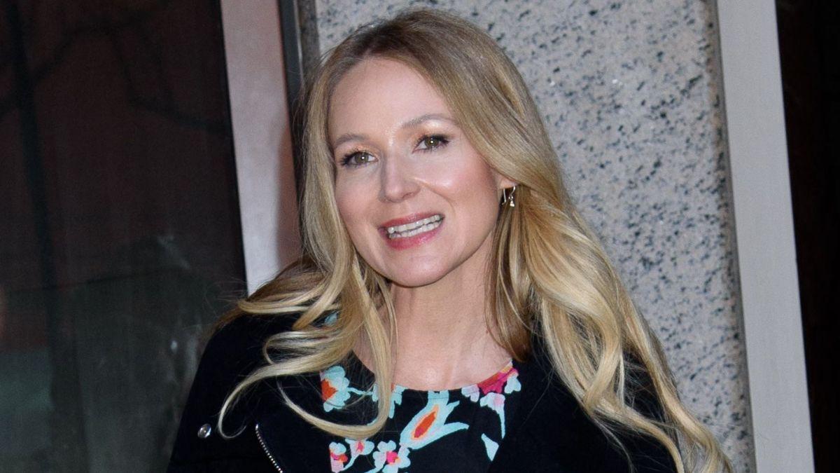 Singer Jewel exposes mom Nedra Carroll's 'deep, deep betrayal' after ...