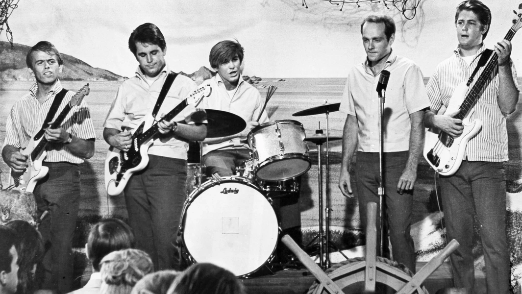 16 record-breaking boy bands in music history