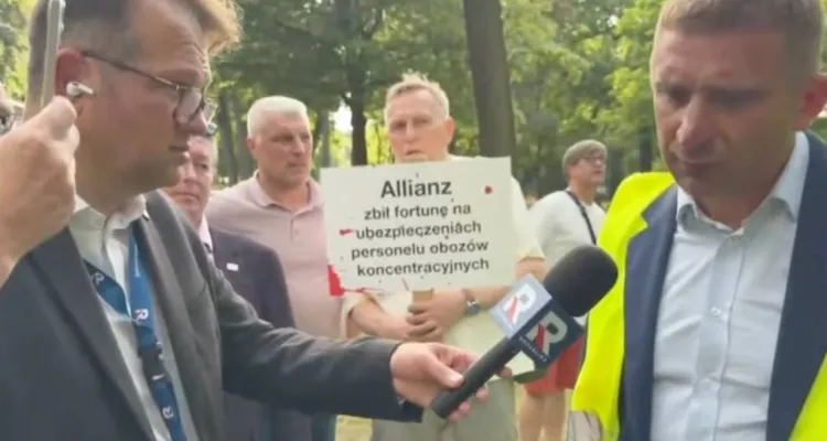 Niemcy zabrali telefon Roberta Bąkiewicza. "Wrzucono go do małej celi w ...