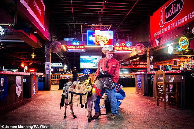 Guns, cowboy hats and margaritas! England fans embrace the culture in ...