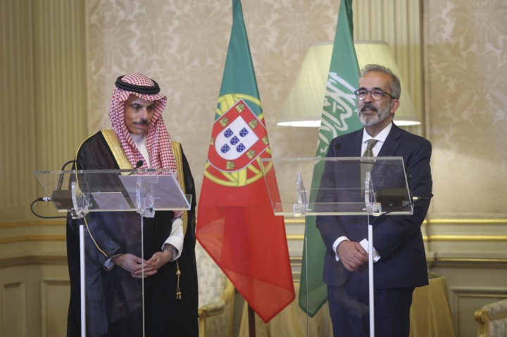 Médio Oriente: Ativista portuguesa detida na Líbia "de boa saúde" - MNE