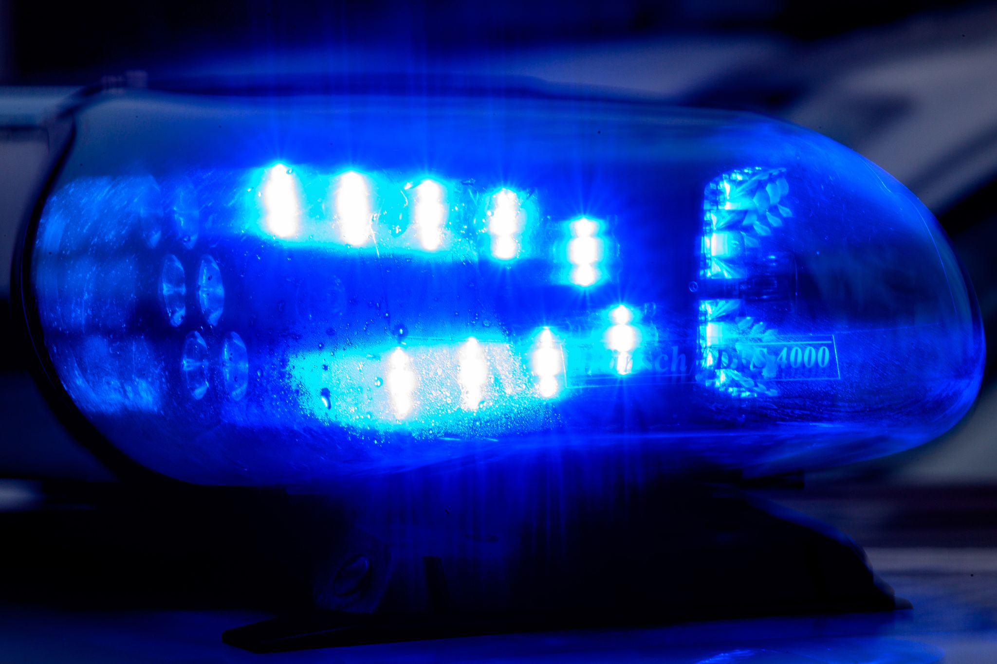 Spezialeinsatzkräfte überwältigen Klinik-Patient