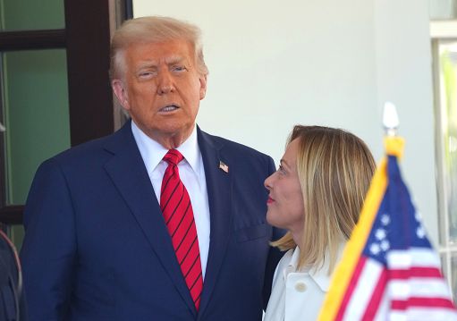 Scambio di battute al G7, Meloni a Trump: noi siamo sempre stati amici