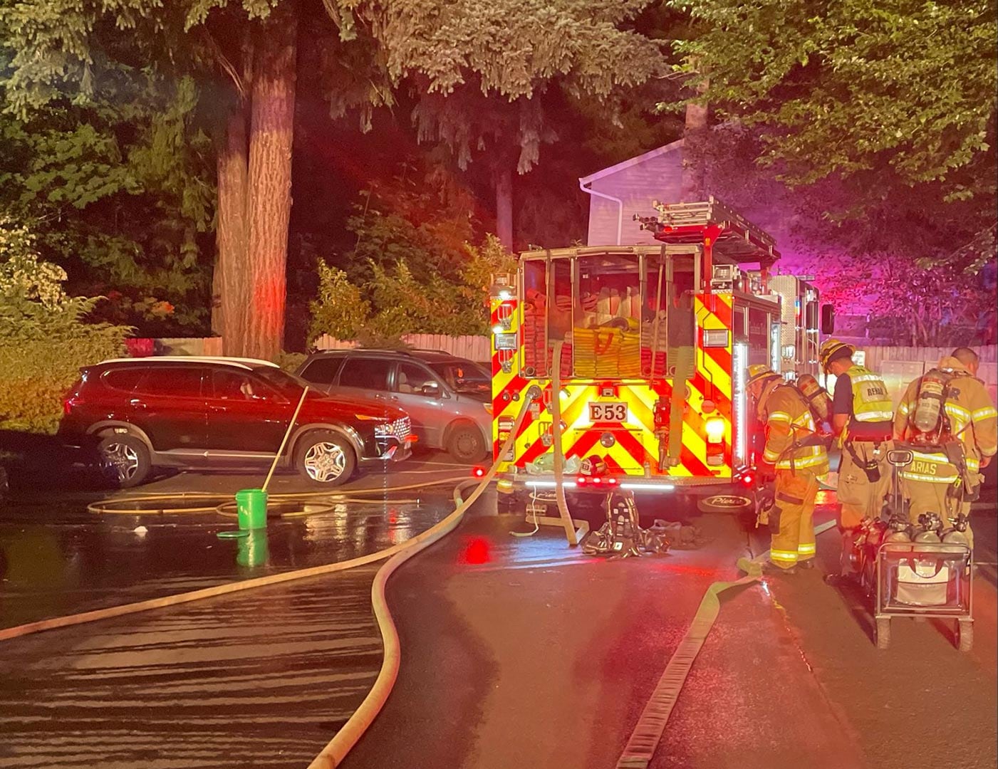 3 hurt in overnight apartment fire in SW Portland