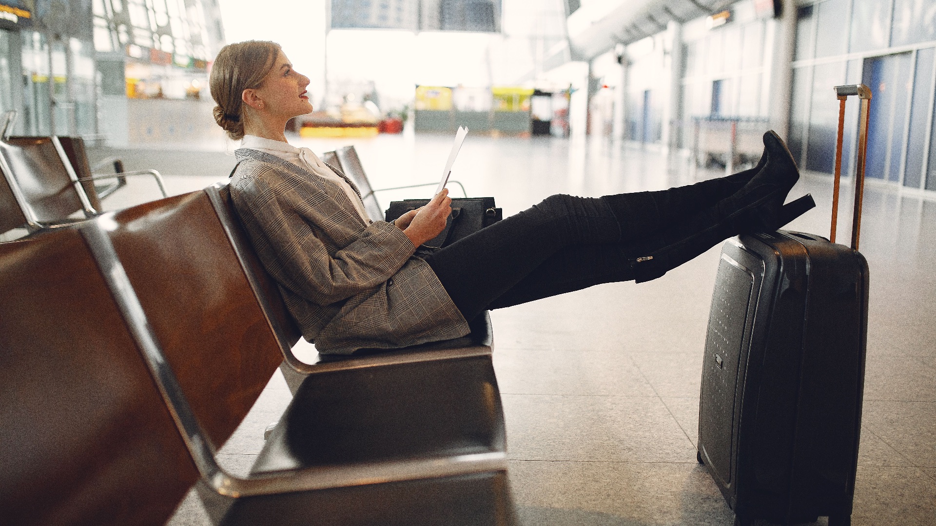 10 things you should never do during a layover & 10 to do instead
