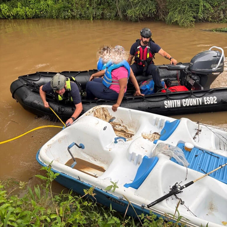 2 rescued from Pecan Creek in Smith County