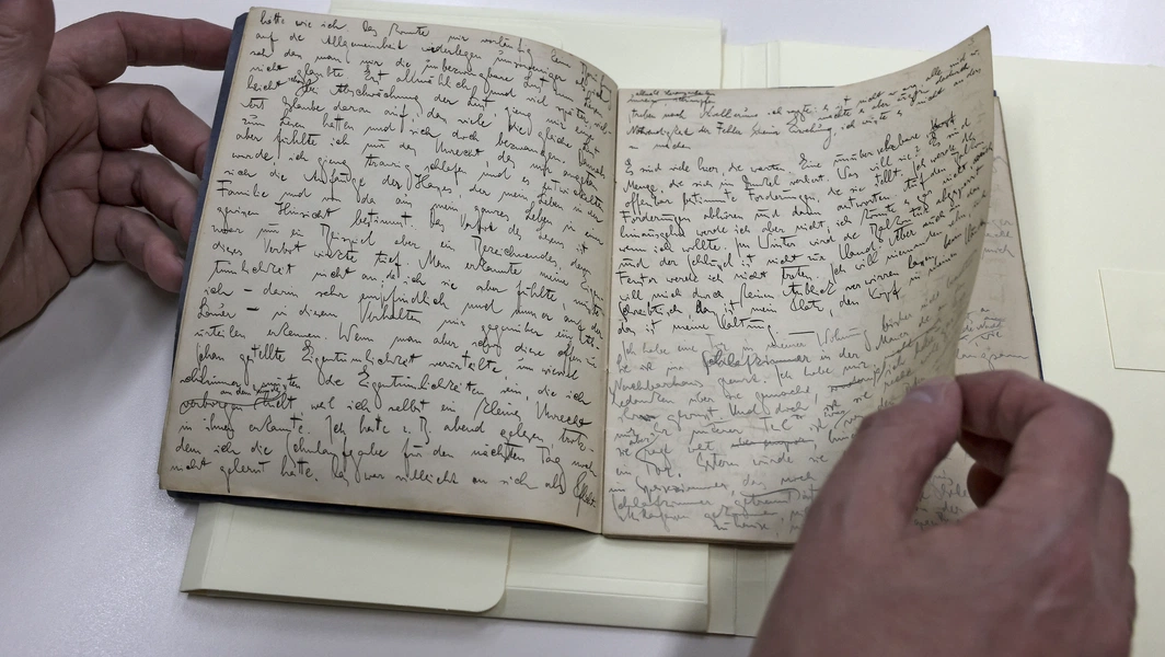 6 unusual writing rituals of famous authors