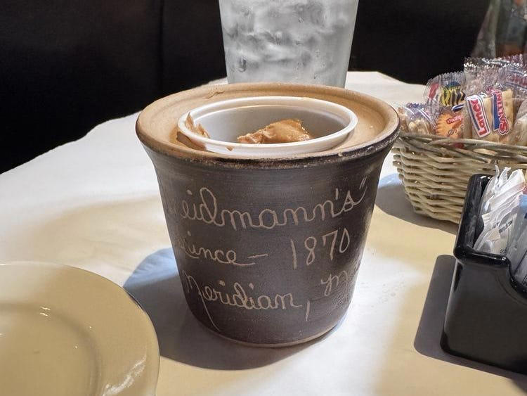 A Mississippi restaurant still puts peanut butter and crackers on every ...