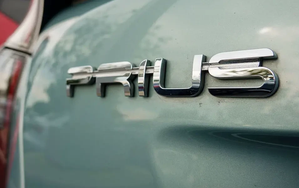 Prius edges out Volt in 2015 hybrid reliability face-off