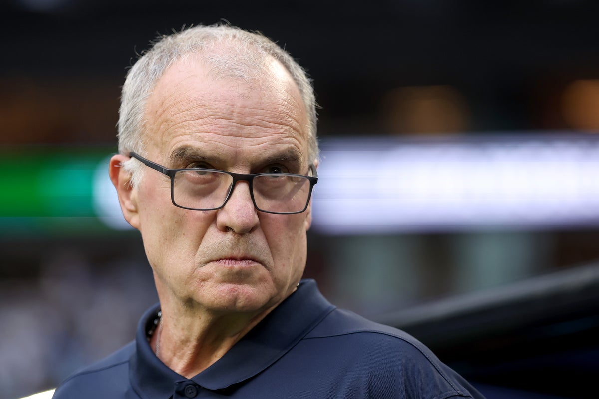 Marcelo Bielsa defends unusual World Cup photo: 'I'm not a model'