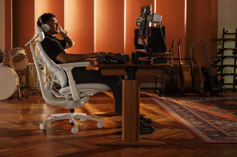 LiberNovo Maxis: The chair that finally gets big & tall gaming and ...