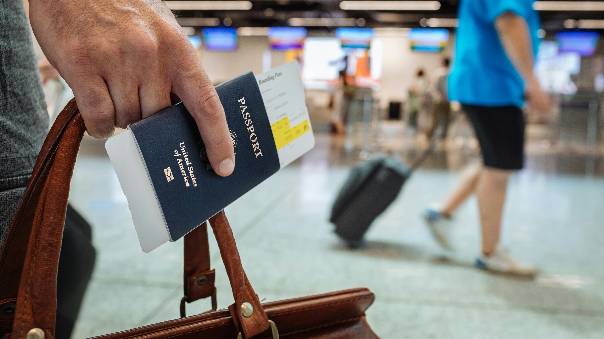 10 things you should never do during a layover & 10 to do instead